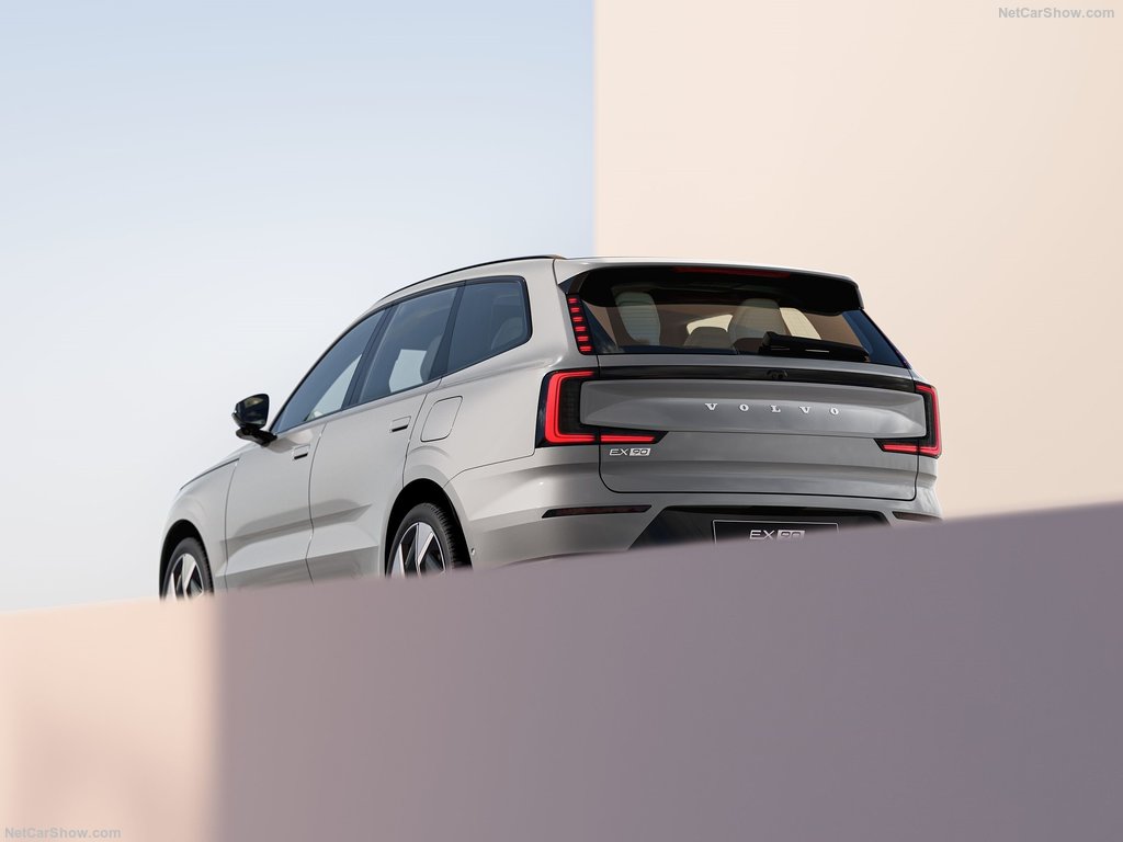 Volvo EX90 2023, la suite du XC90 en version 100% électrique